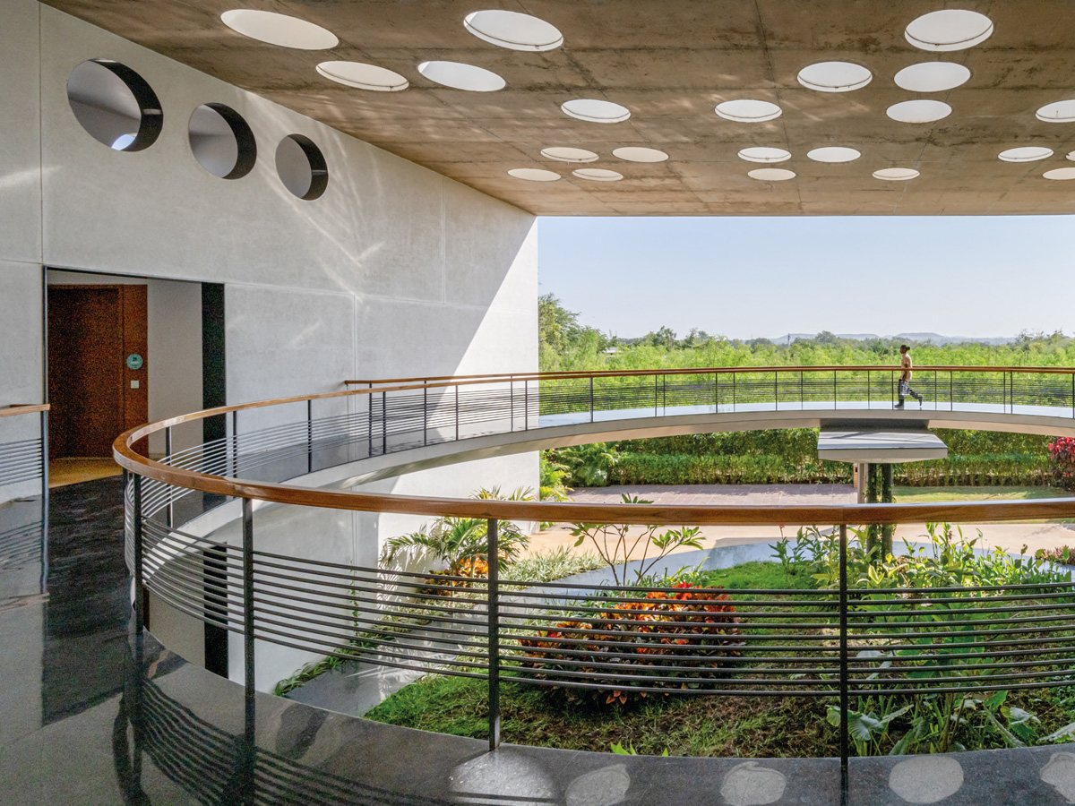 RAGA SVARA, UN HAVRE DE VERDURE EN INDE