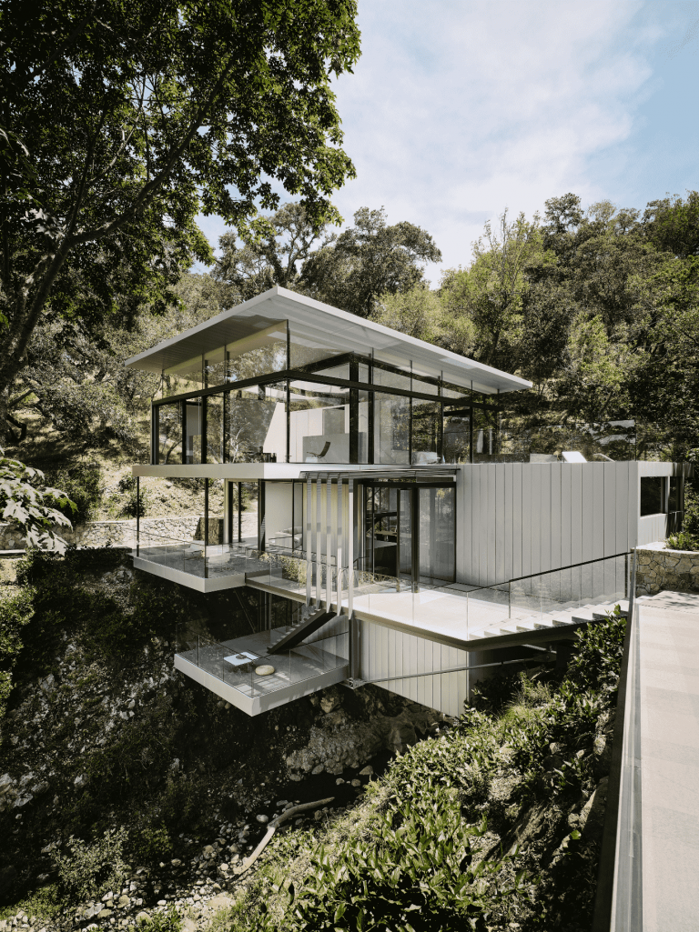 Suspension House: a magnificent balancing act between architecture and ...
