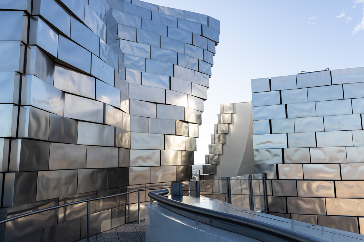 SPECTACULAIRE TOUR LUMA, UNE ŒUVRE ARCHITECTURALE ARLÉSIENNE