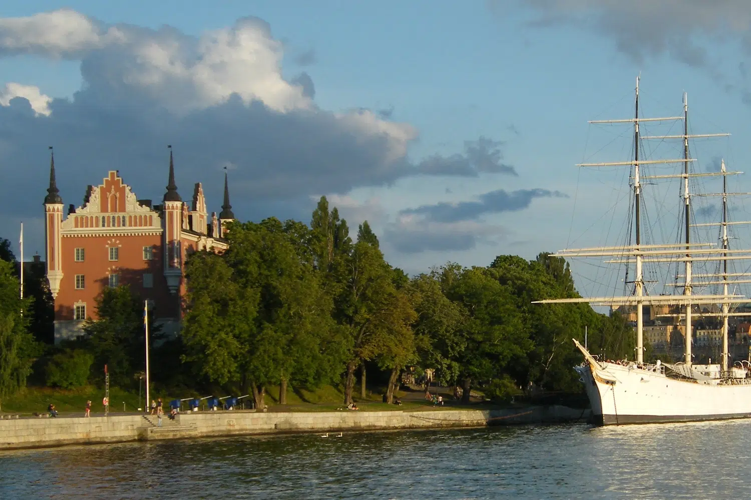 STOCKHOLM BETWEEN THE BALTIC SEA AND FORESTS
